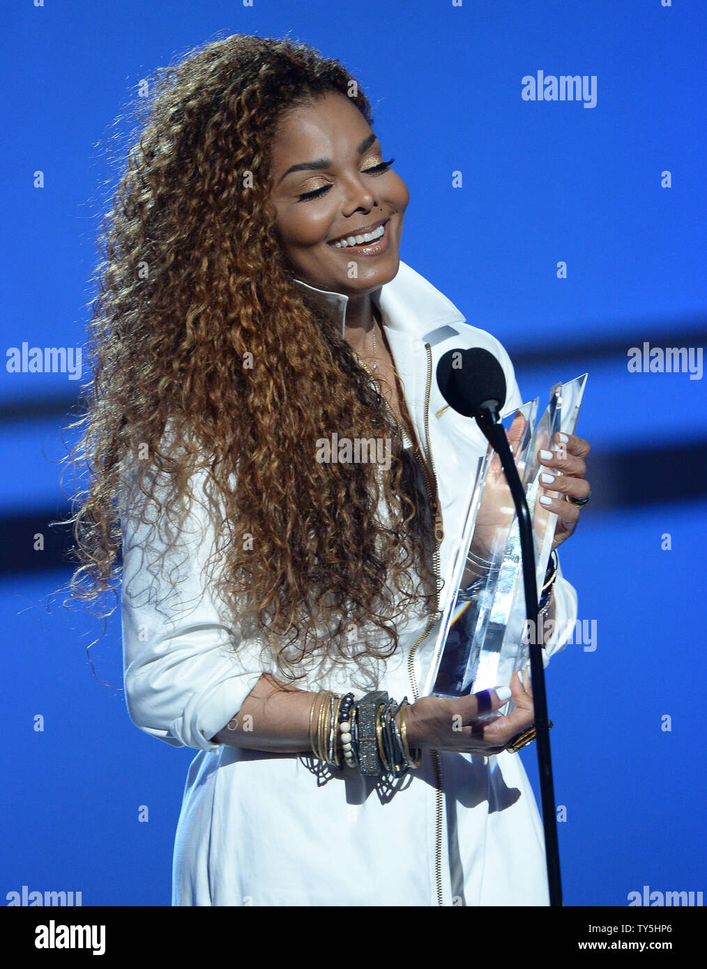 Janet Jackson accepts the Ultimate Icon: Music Dance Visual award ...