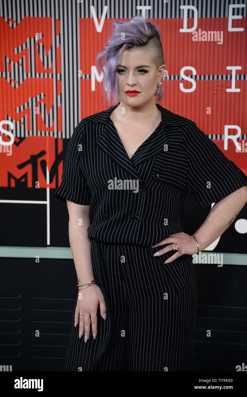 TV personality Kelly Osbourne arrives on the red carpet for the 32nd ...