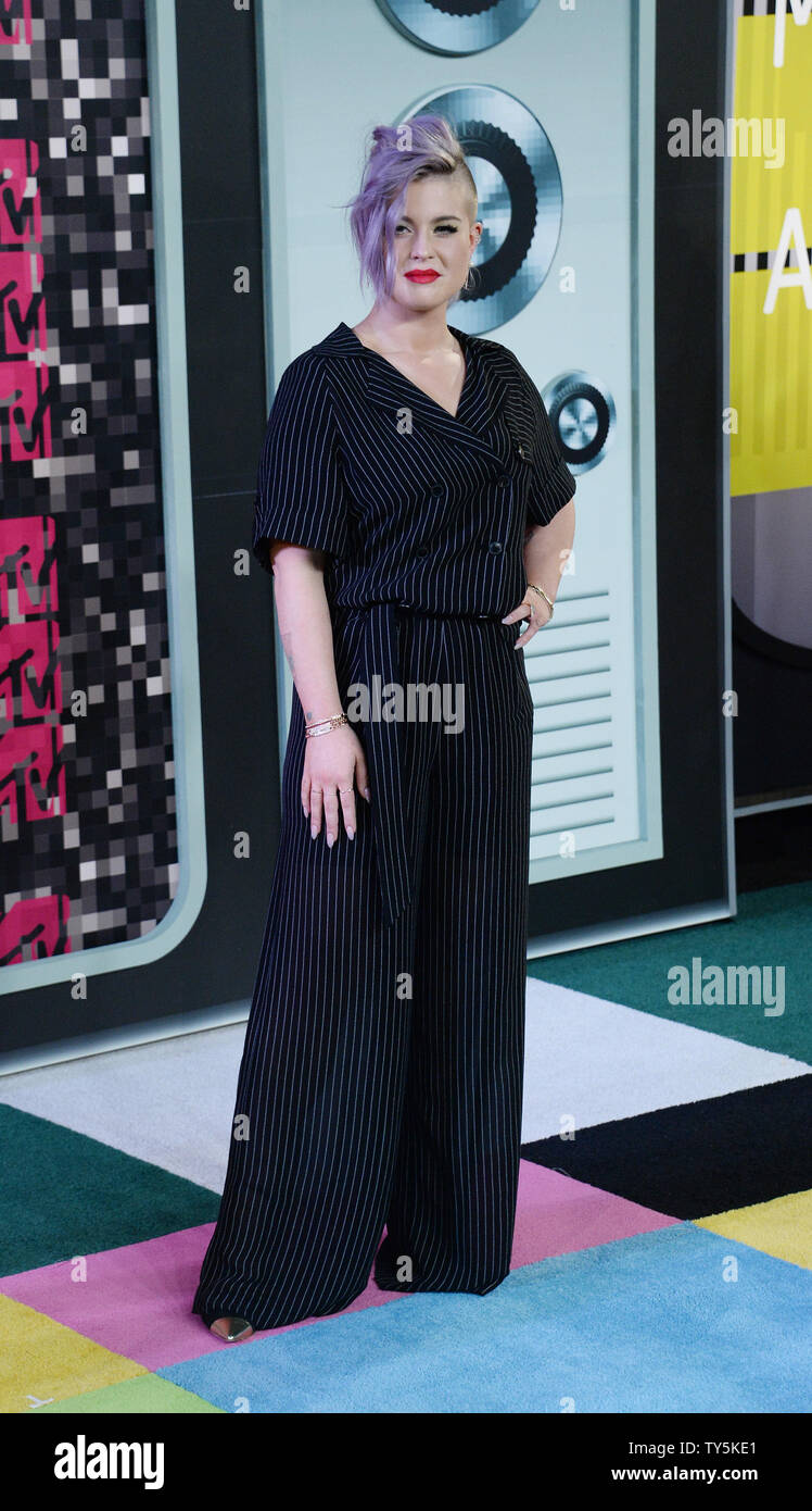 TV personality Kelly Osbourne arrives on the red carpet for the 32nd ...