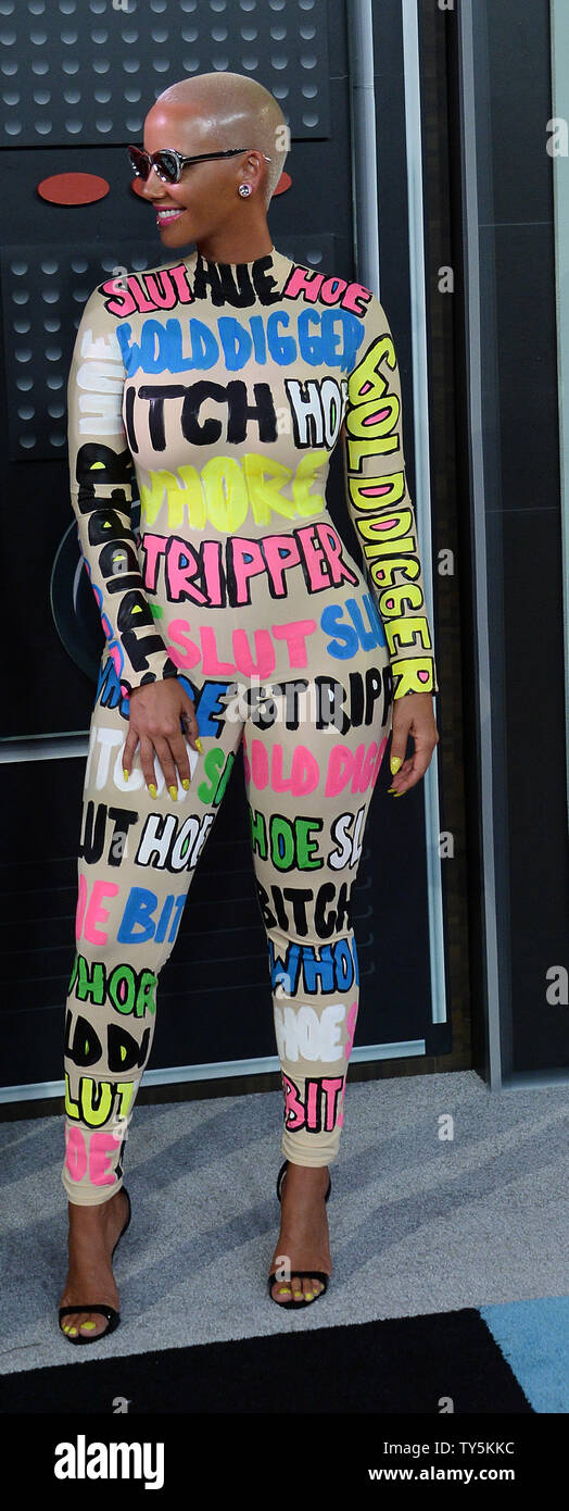 Model Amber Rose arrives on the red carpet for the 32nd annual MTV ...