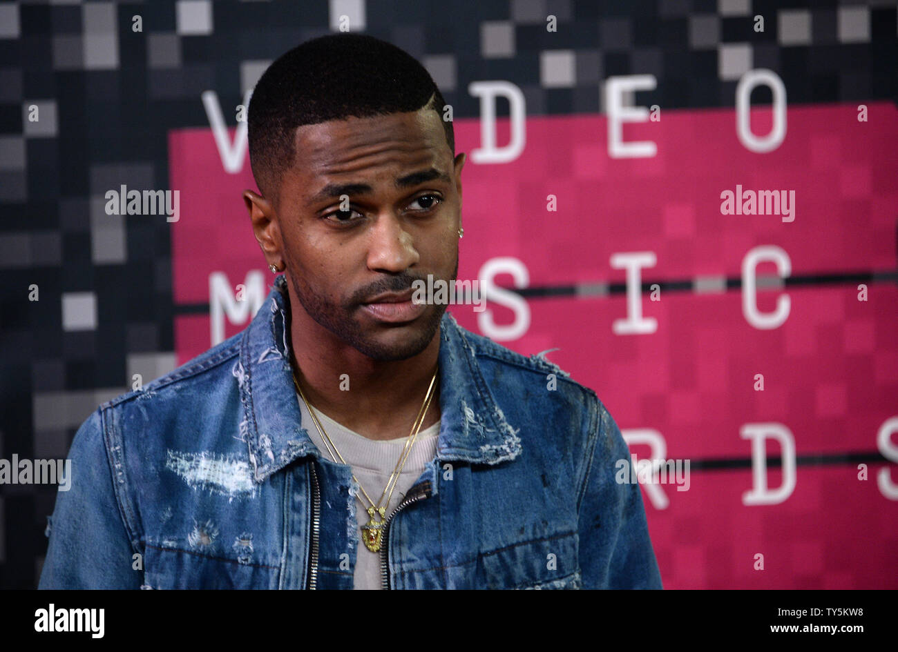 Rapper Big Sean arrives on the red carpet for the 32nd annual MTV Video ...