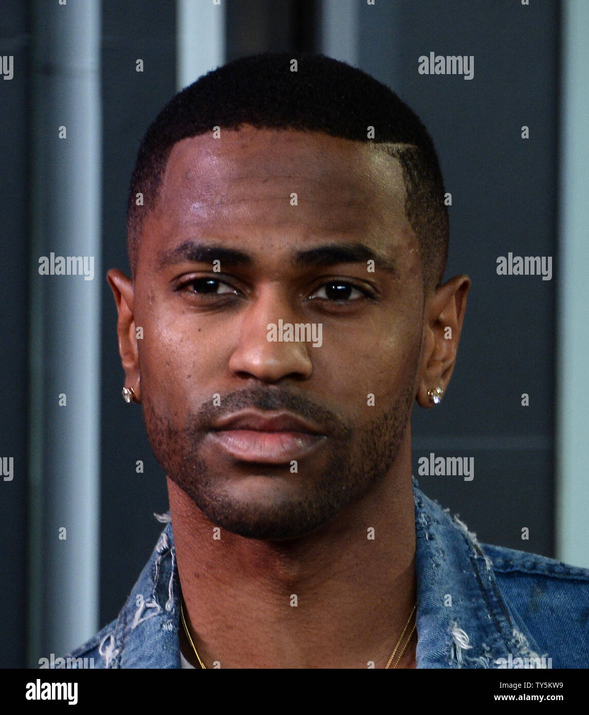Rapper Big Sean arrives on the red carpet for the 32nd annual MTV Video ...
