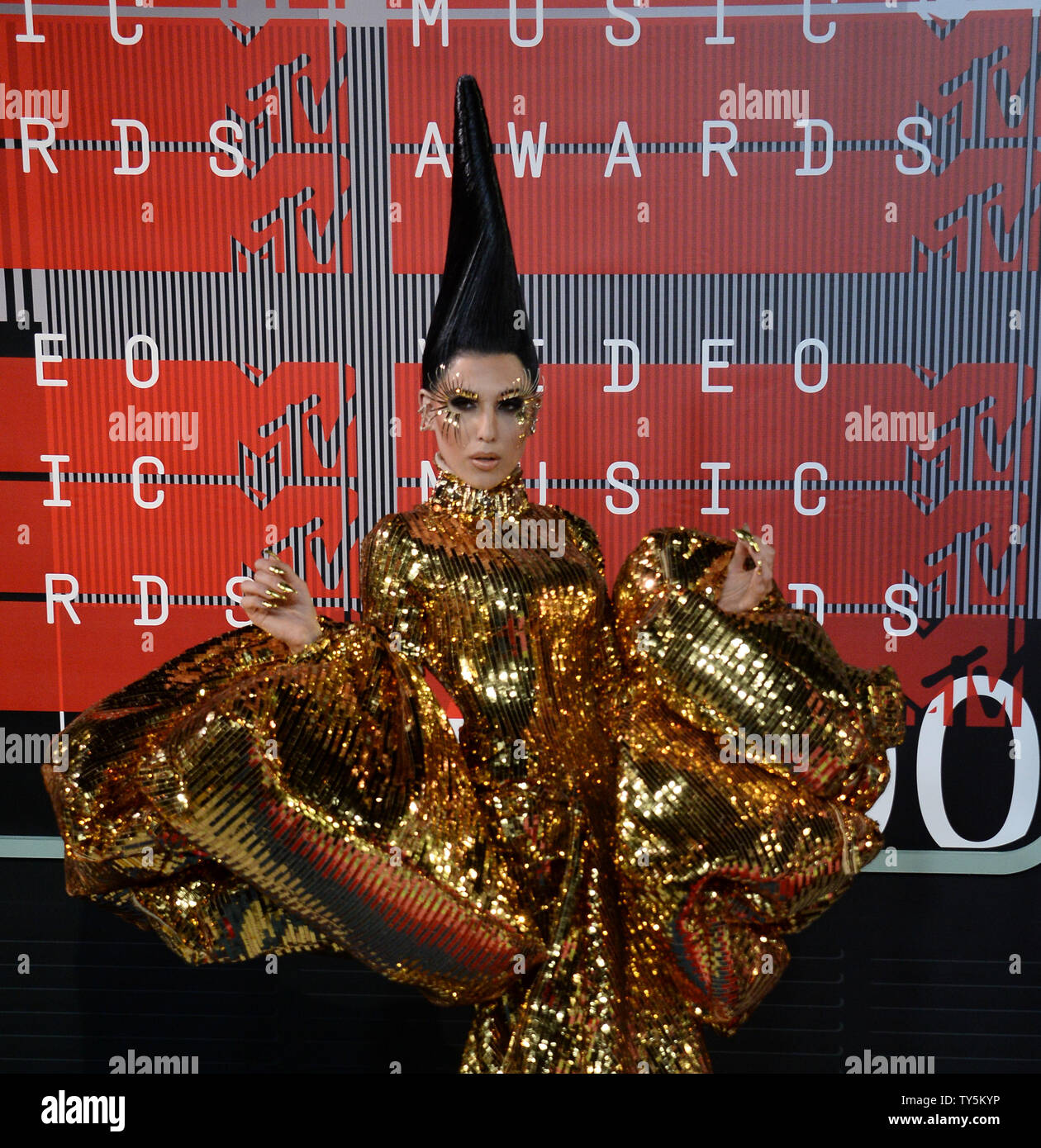 Singer Z-LaLa arrives on the red carpet for the 32nd annual MTV Video ...