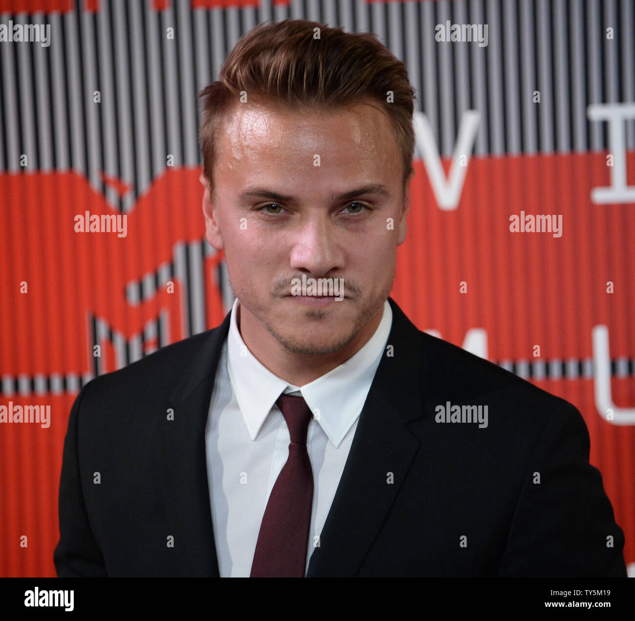 Actor Matt Cutshall arrives on the red carpet for the 32nd annual MTV ...