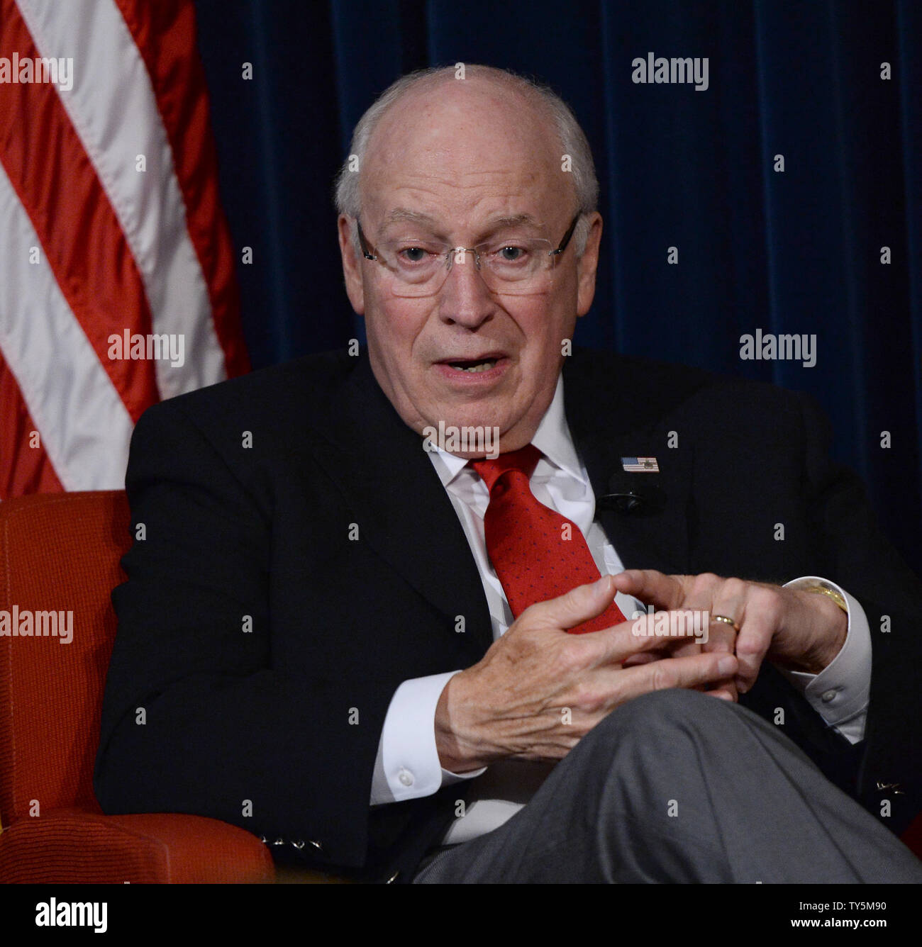 Former vice president Richard Cheney and his daughter Liz Cheney sign ...