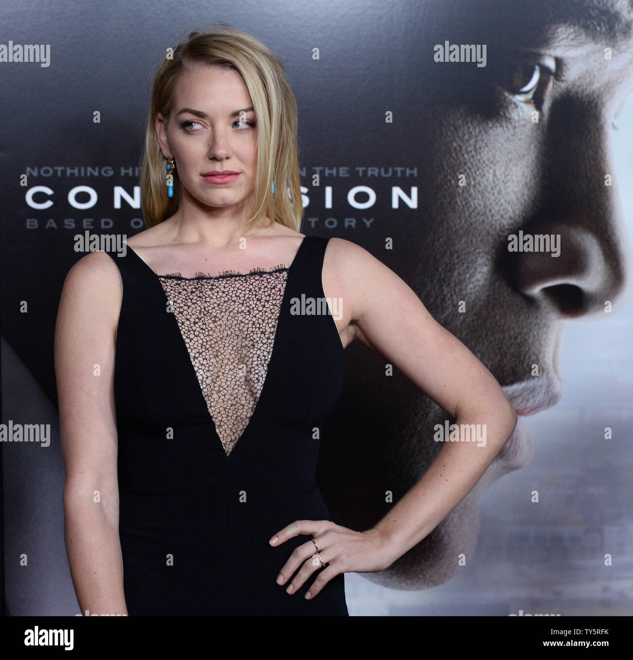 Cast member Sara Lindsey attends the premiere of the motion picture ...