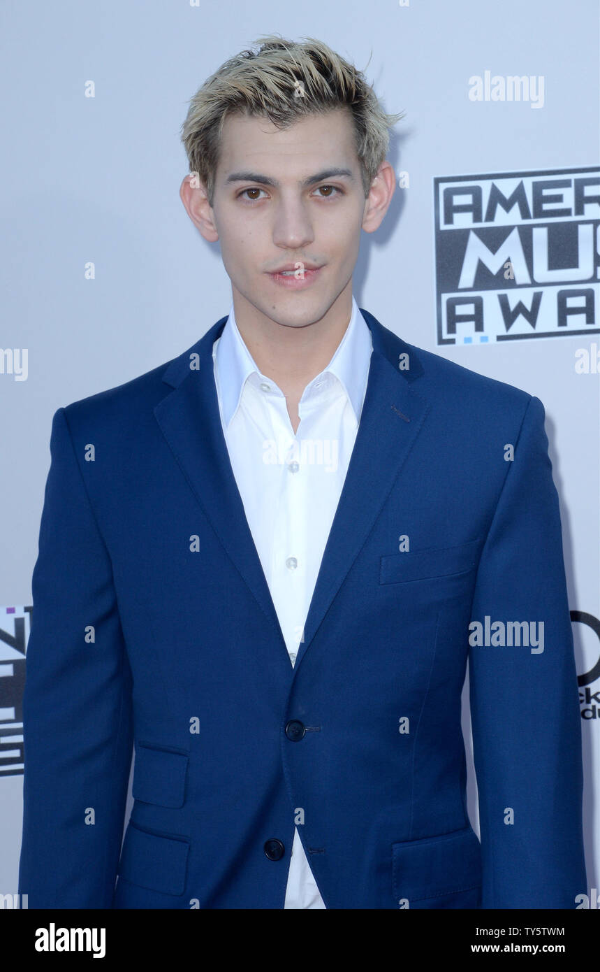 Model Nick Hissom arrives for the 43rd annual American Music Awards ...