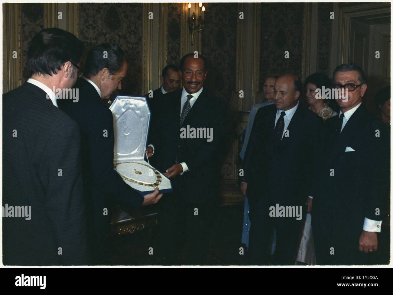 In a brief ceremony, President Anwar Sadat of Egypt presents Mrs. Nixon ...