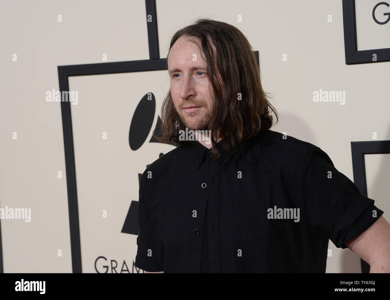 Mike Einziger arrives for the 58th annual Grammy Awards held at Staples ...