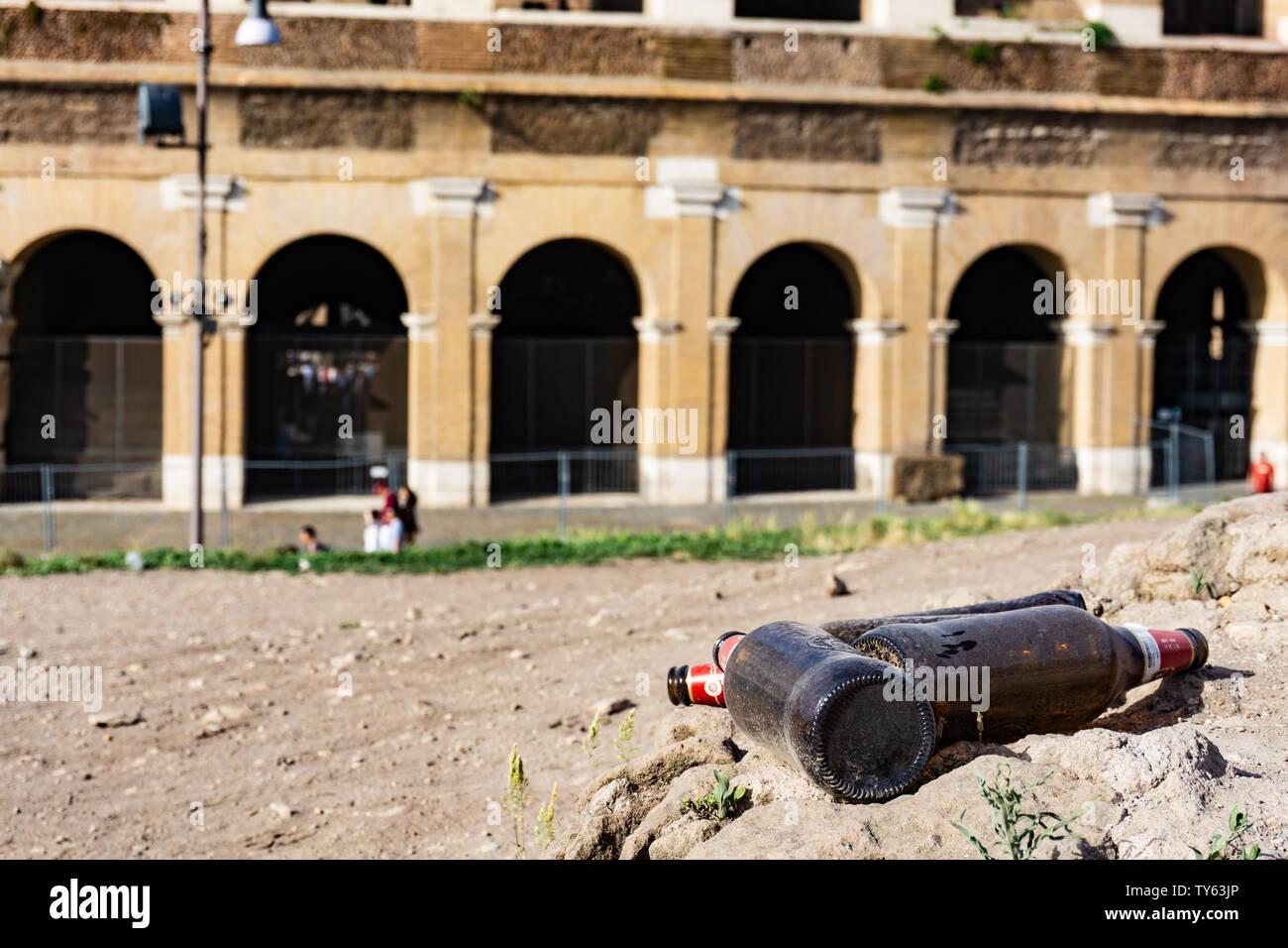 garbage in front of the monument, pollution of tourists Stock Photo - Alamy