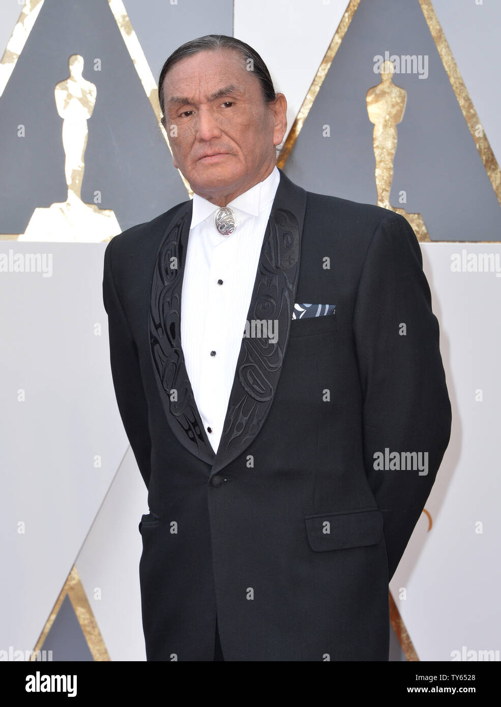 Dwayne Howard arrives on the red carpet for the 88th Academy Awards at ...