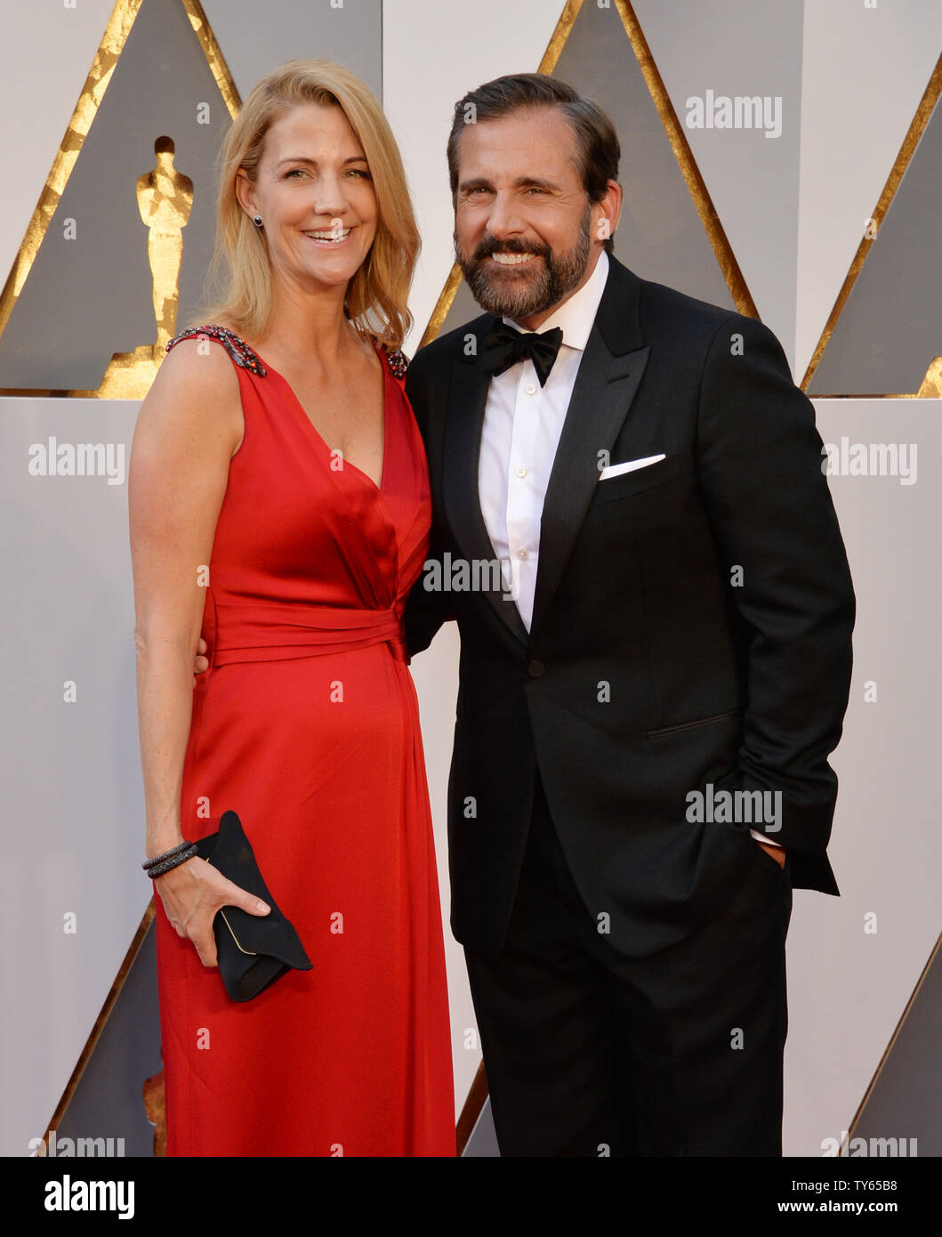 Steve and Nancy Carrell arrive on the red carpet for the 88th Academy ...