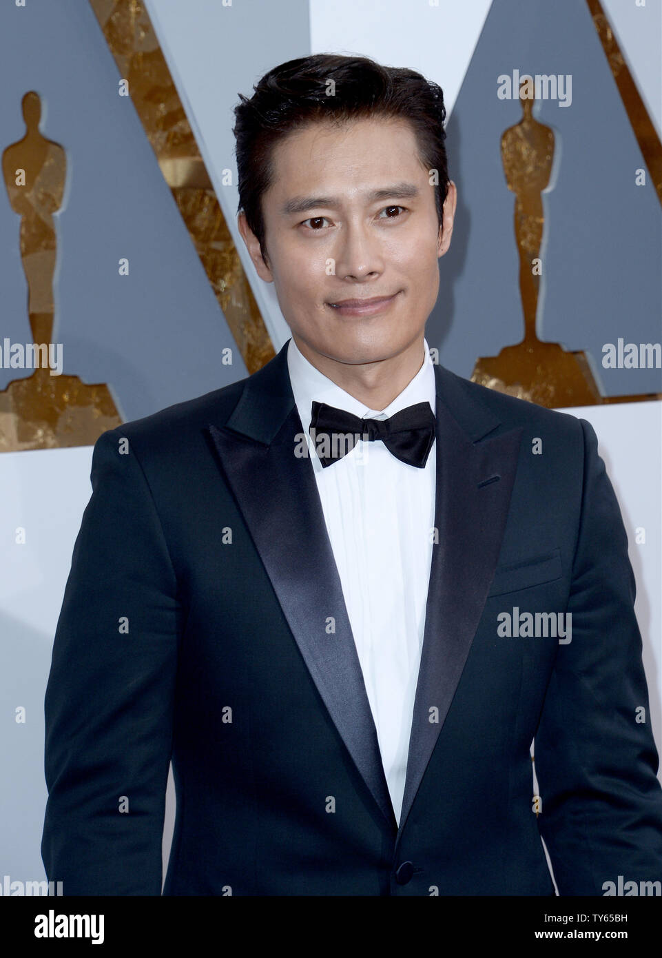 Actor Lee Byung-hun arrives on the red carpet for the 88th Academy ...