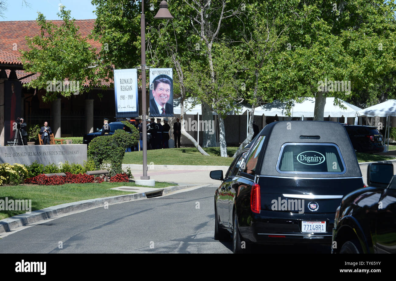 The motorcade carrying the casket of former first lady Nancy Reagan ...