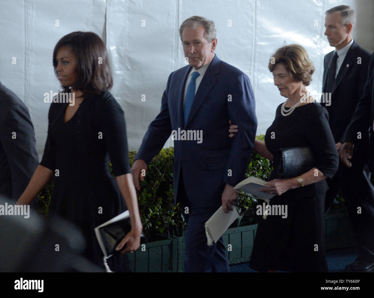 First lady Michelle Obama, former president George Bush and former ...