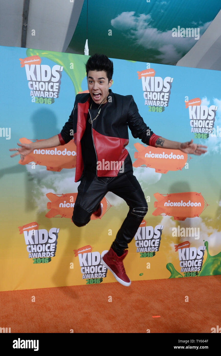 Singer Mario Bautista attends Nickelodeon's Kids' Choice Awards at The ...