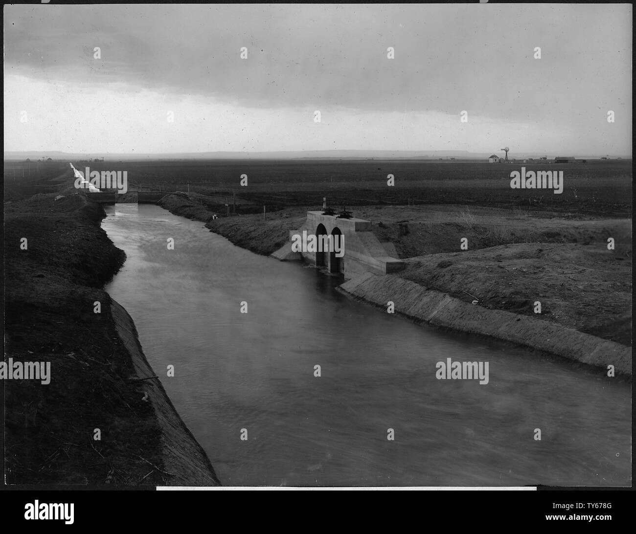 Interstate Canal. View showing diversion gate in No. 10 Lateral.; Scope ...