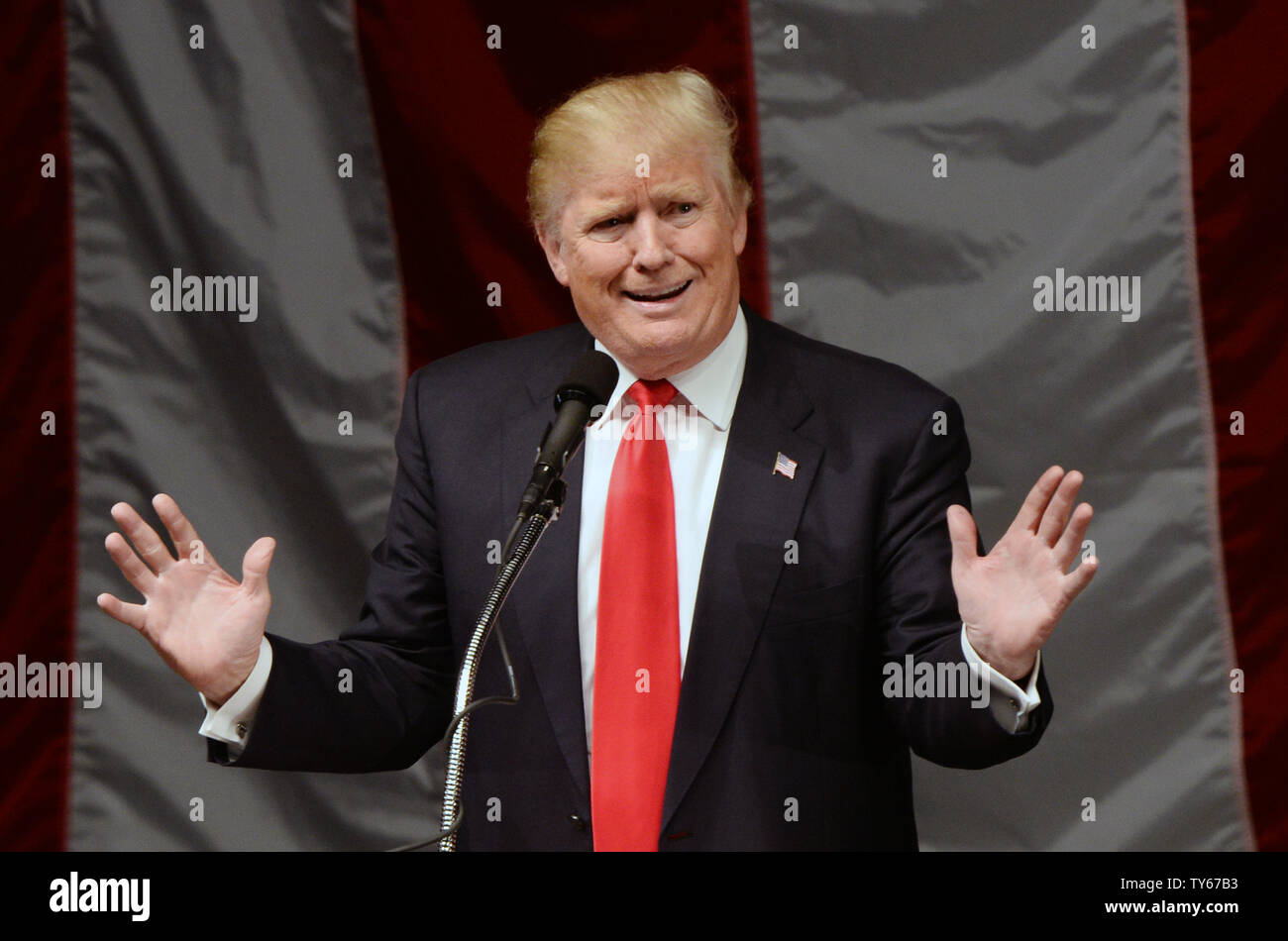 Republican presidential front-runner Donald J. Trump addresses a rally ...