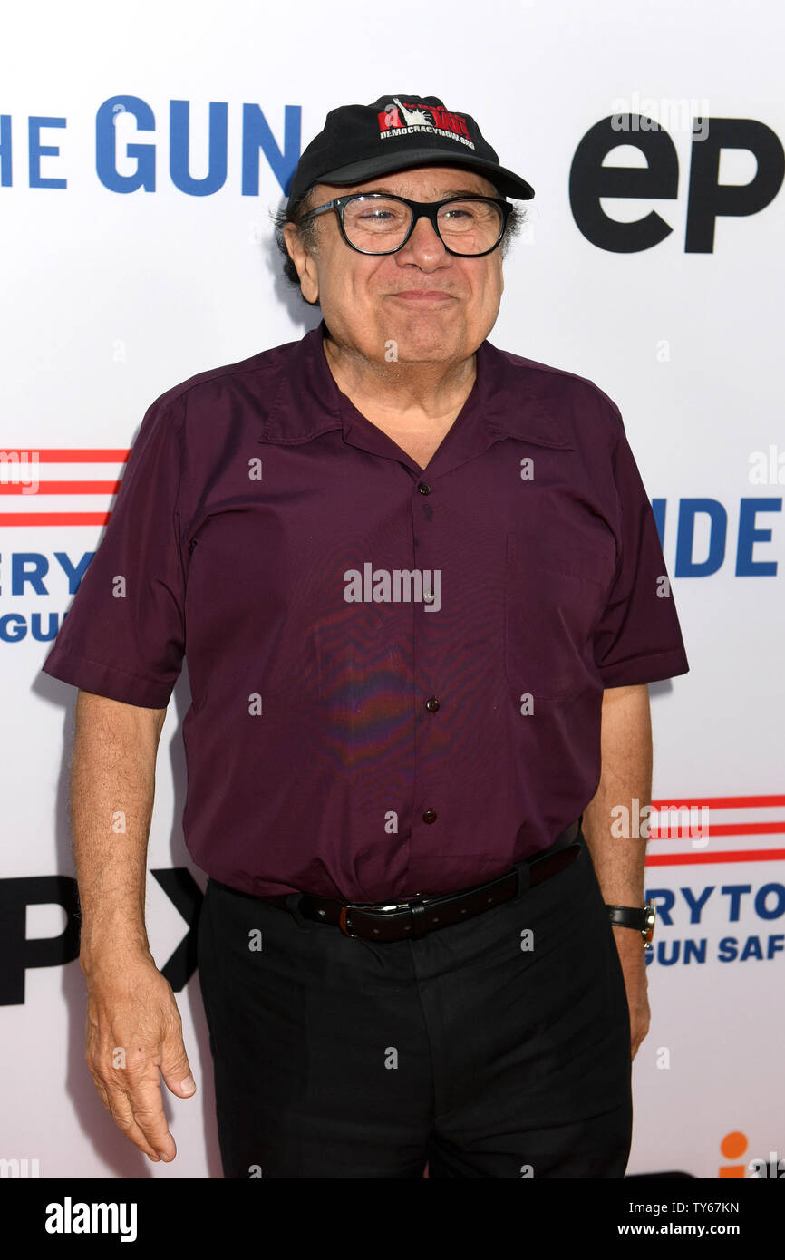 American actor devito hi-res stock photography and images - Alamy