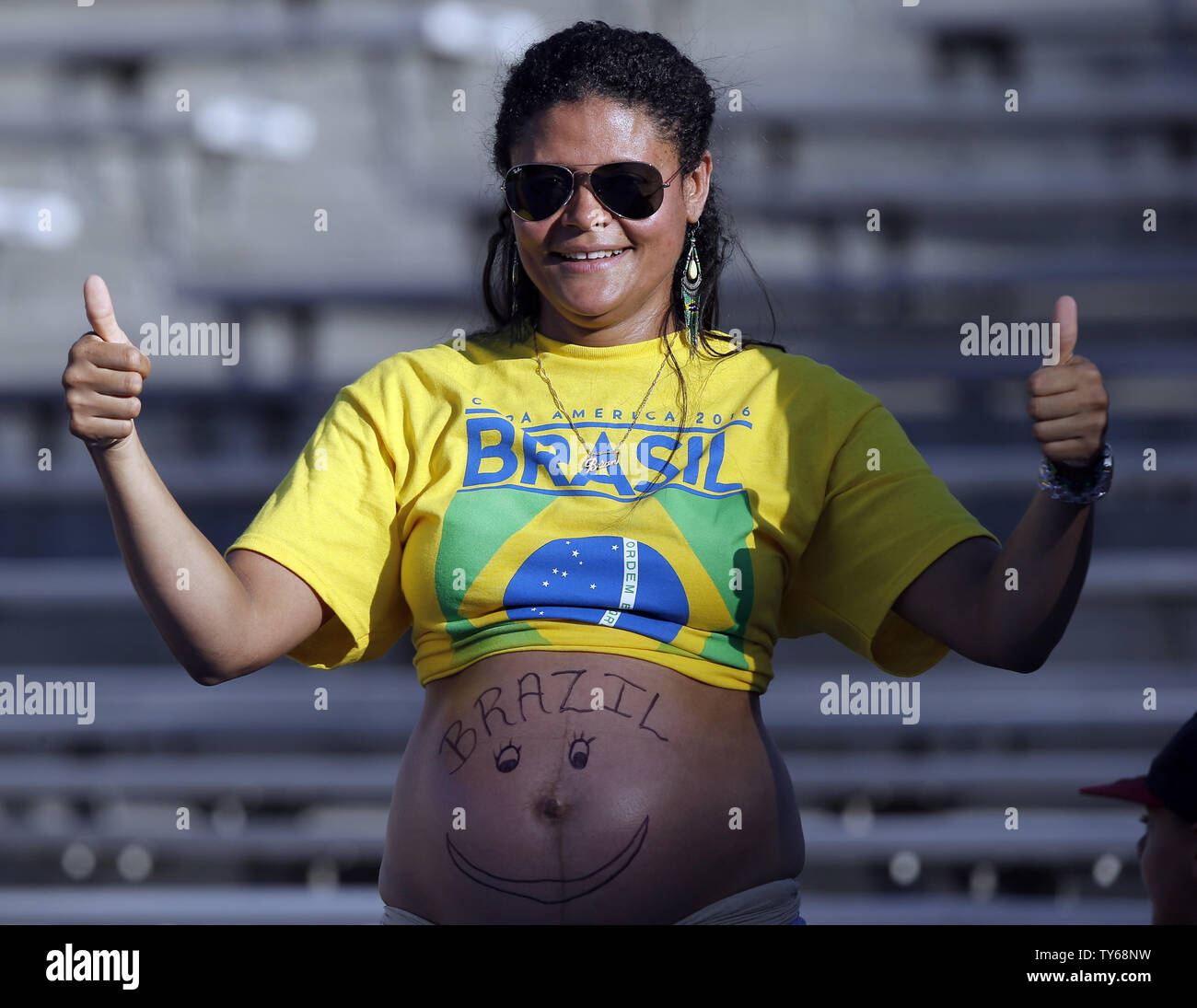 Jane Barros of San Francisco wears her pregnancy for Brazil before the ...