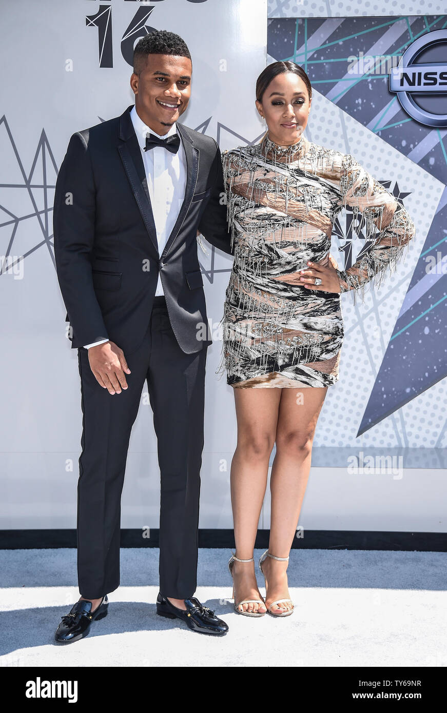 (L-R) Actors Cory Hardrict and Tia Mowry attend the 16th annual BET ...