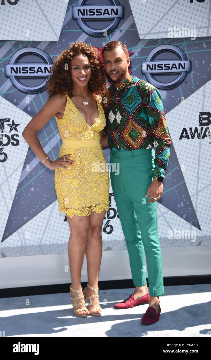 (L-R) Recording artist Jidenna and basketball analyst Rosalyn Gold ...