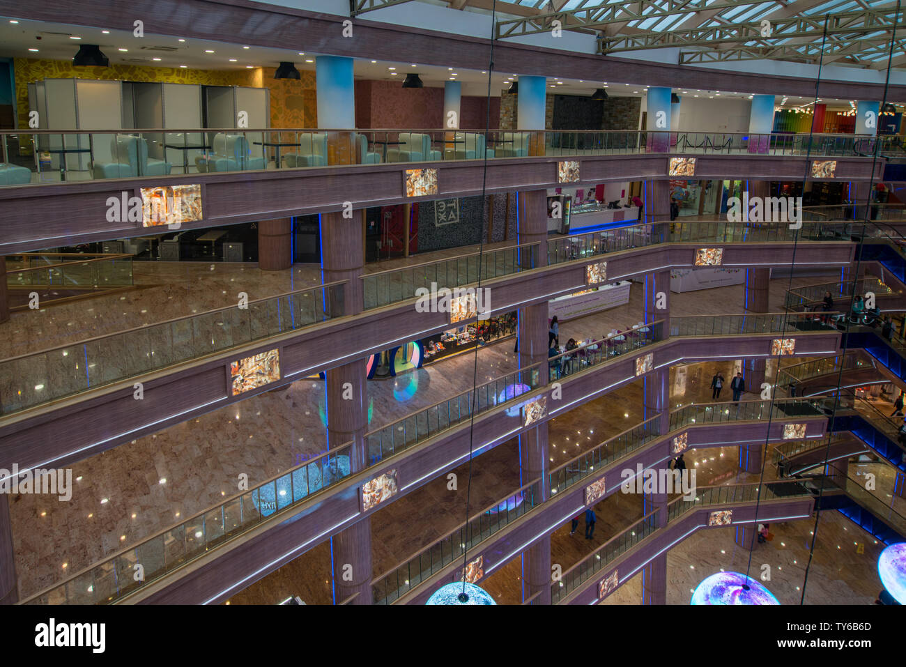 Modern store at shopping mall Stock Photo - Alamy