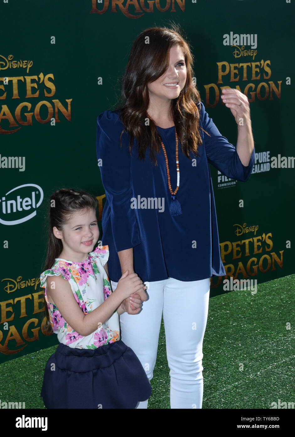 Actress Tiffani Thiessen and daughter Harper Renn Smith attend the ...
