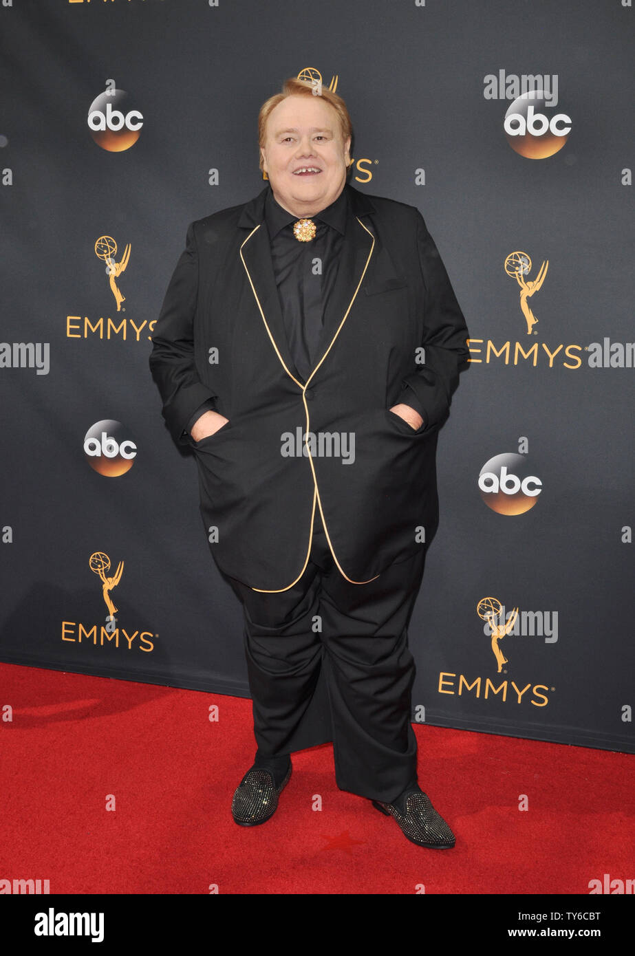 Actor Louie Anderson arrives for the 68th annual Primetime Emmy Awards ...