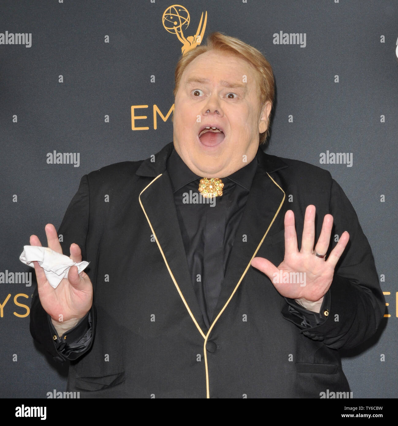 Actor Louie Anderson arrives for the 68th annual Primetime Emmy Awards ...