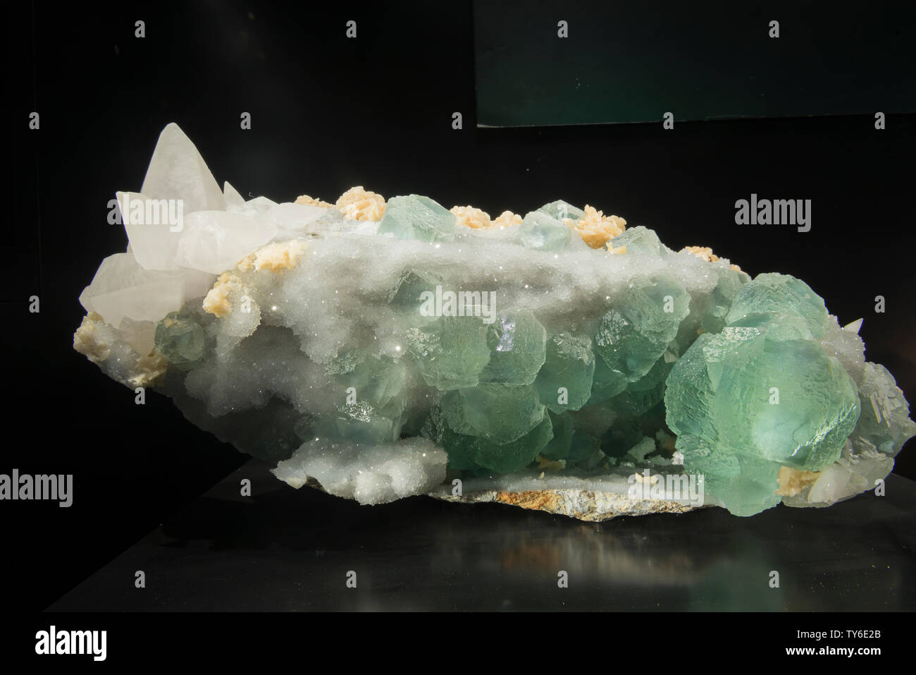 Fluorite, Calcite, Dolomite and Quartz . Geological Museum of China ...