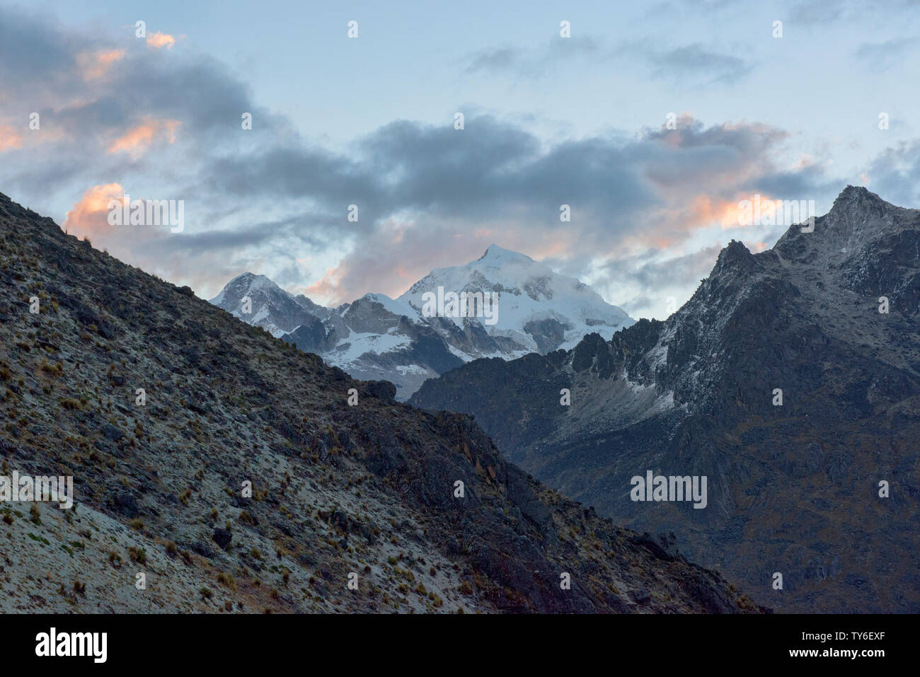 Cordillera real mountain range hi-res stock photography and images - Alamy