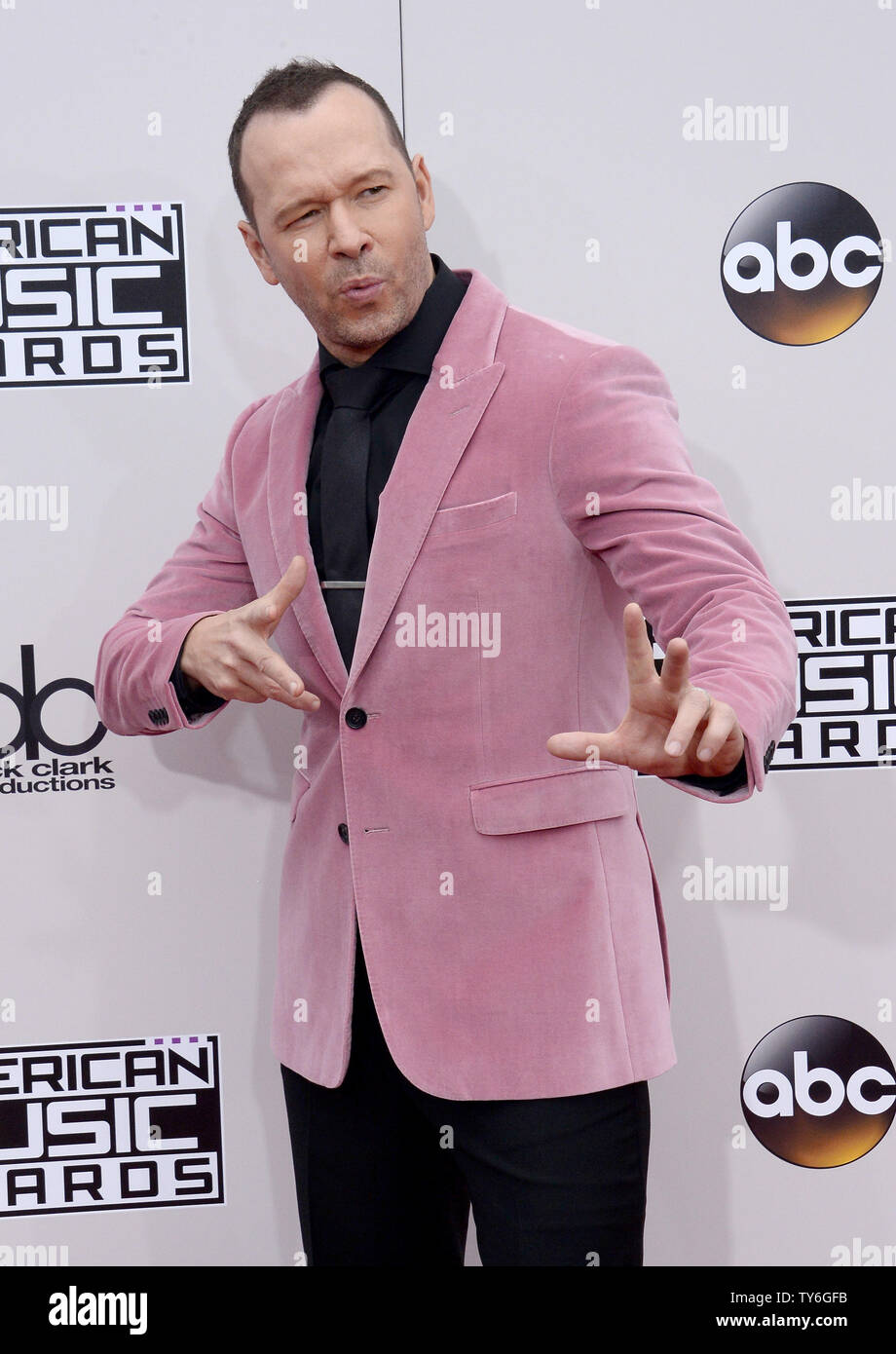Recording artist Donnie Wahlberg arrives for the 2016 American Music ...