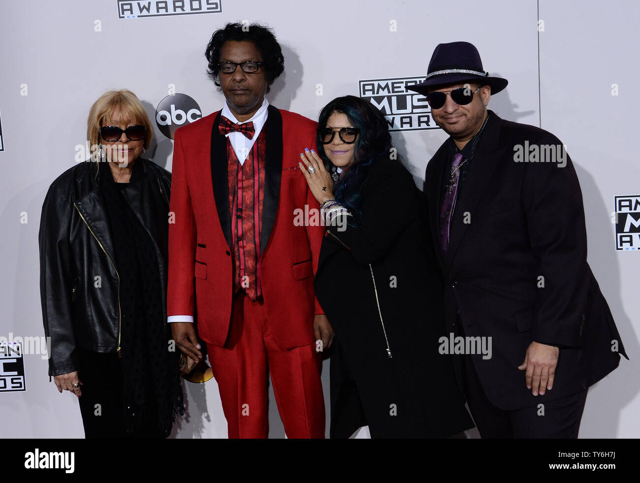Tyka Nelson (2nd R) and family arrive for the 2016 American Music ...