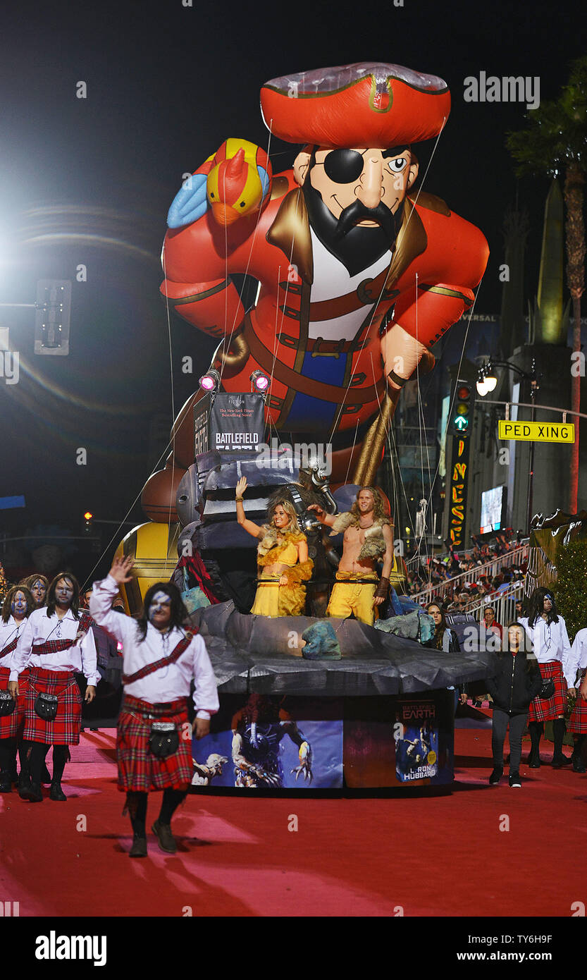 Floats make their way down Hollywood Boulevard during the 85th Annual ...