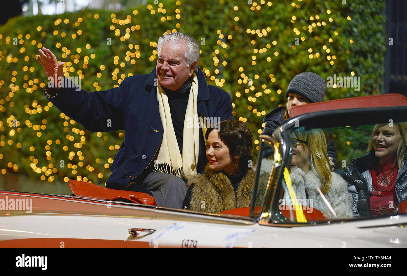 Robert Wagner (L) and his family ride down Hollywood Boulevard during ...