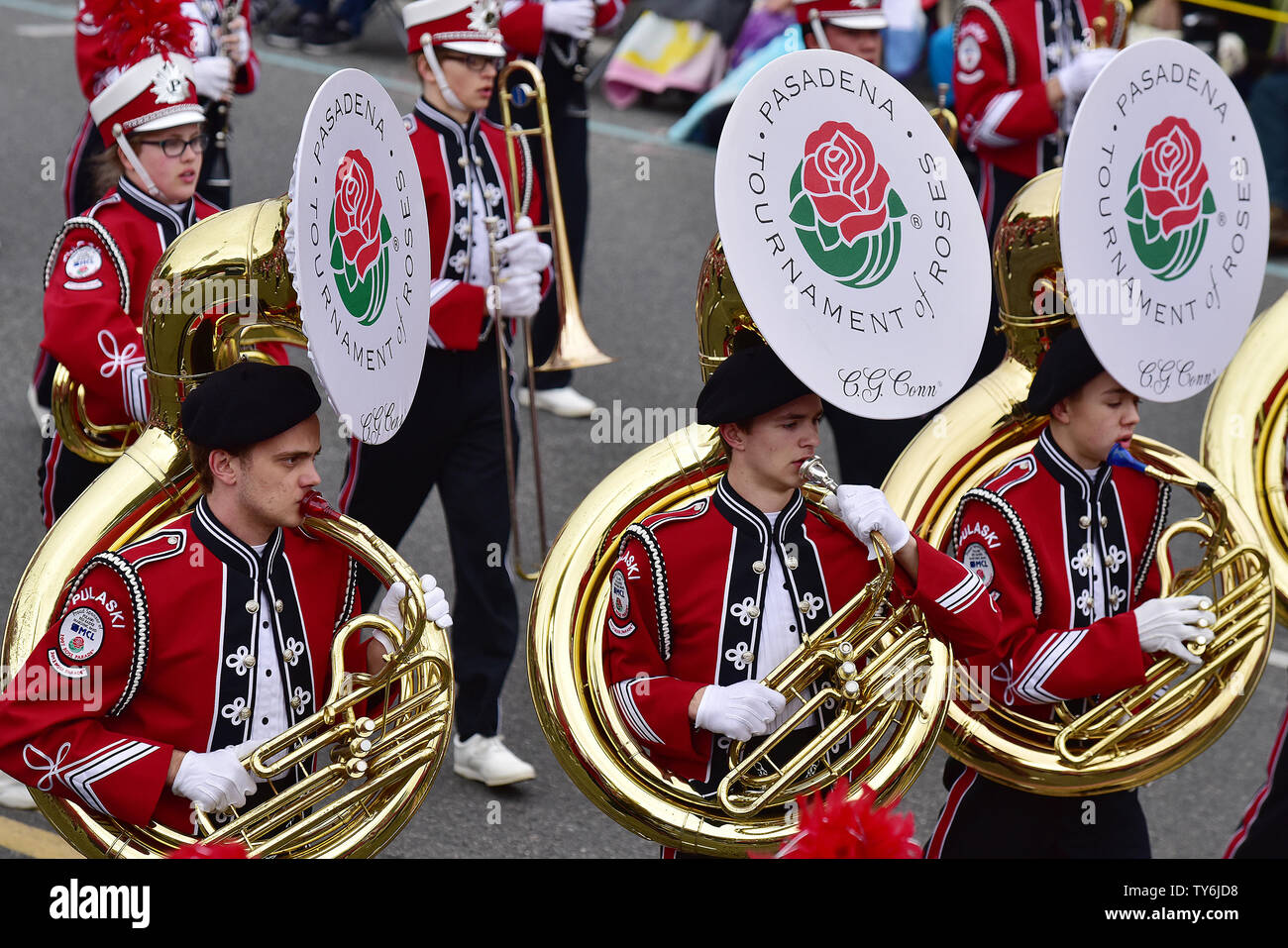 The Pulaski High School Red Raider Marching Band from Wisconsin makes ...
