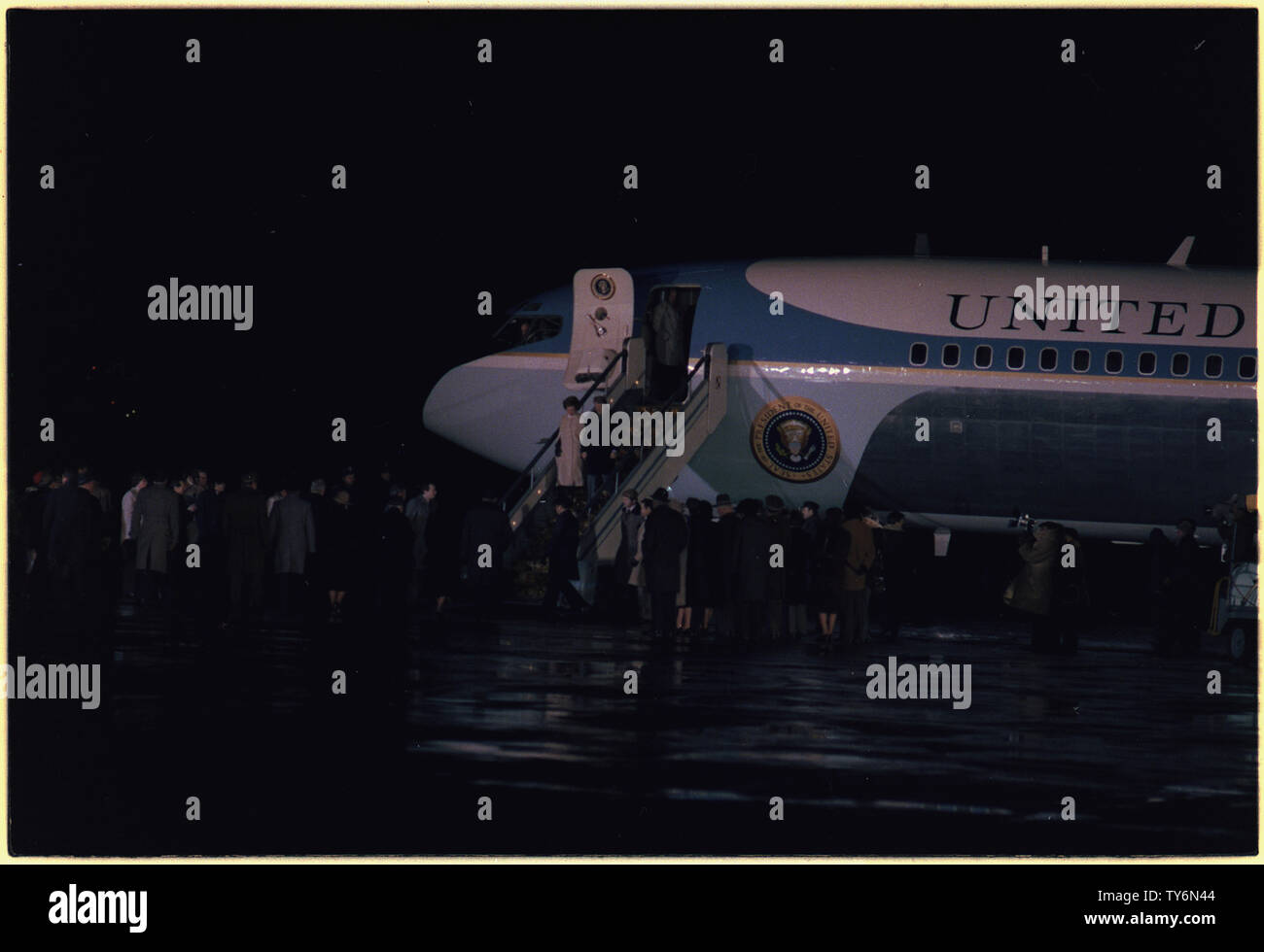 Jimmy Carter and Rosalynn Carter disembark Air Force One at their ...