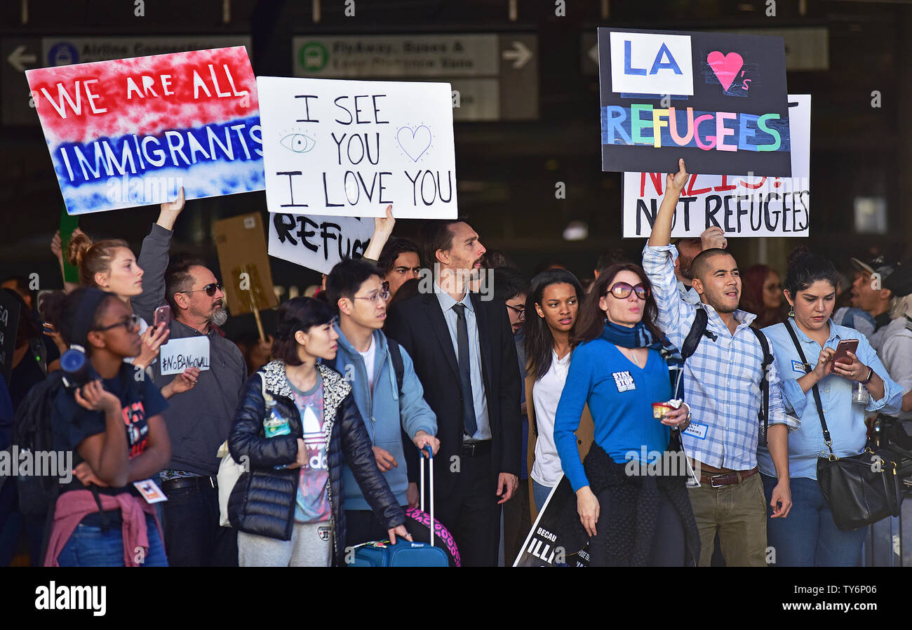 Protesters rally against President Trump's new immigration order in ...