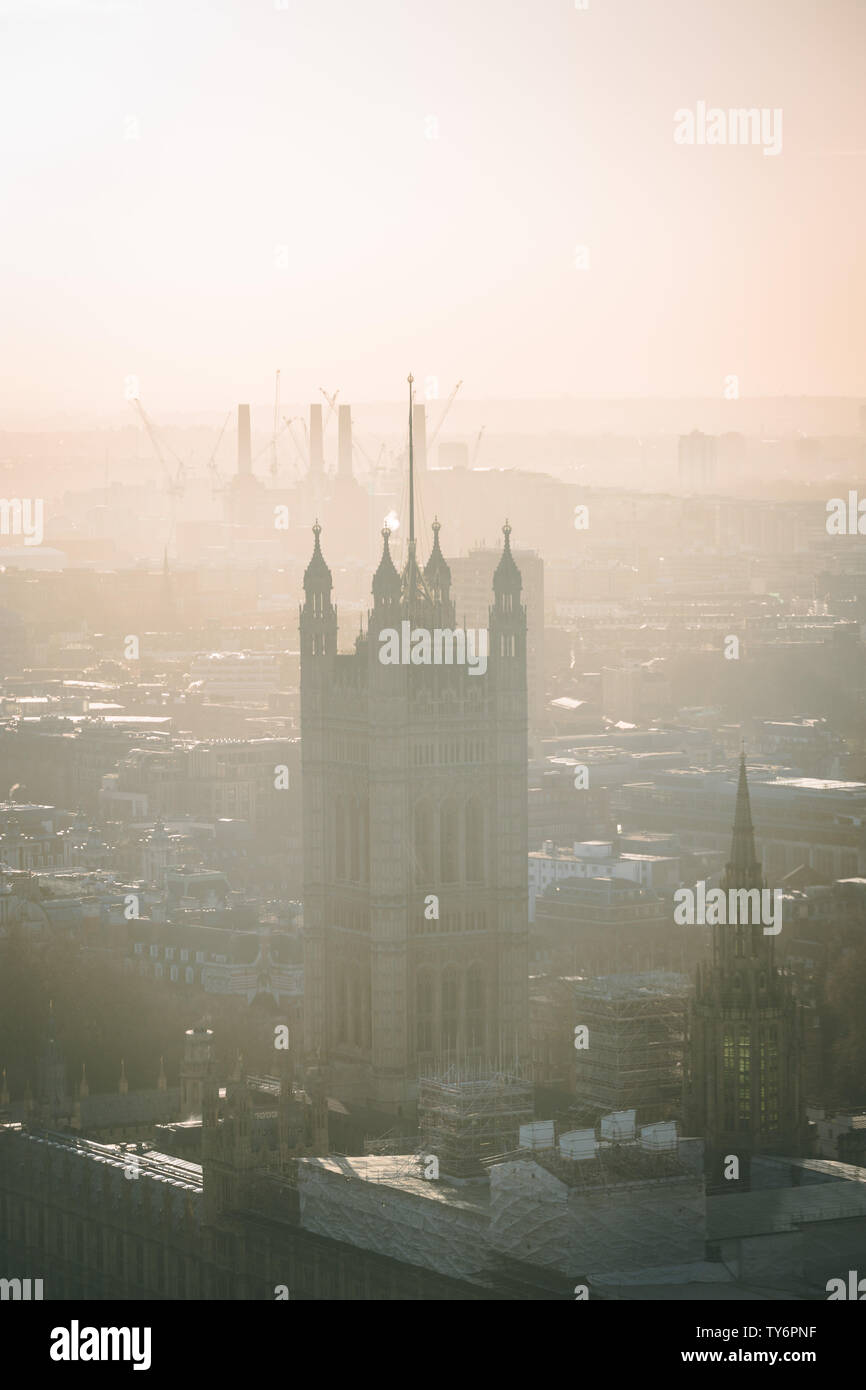 London skyline sunset eye bridges hi-res stock photography and images ...
