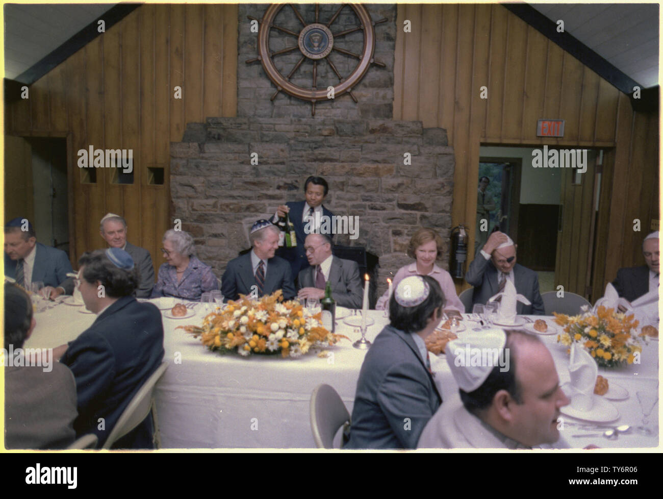 Jimmy Carter and Rosalynn participate in an Israeli dinner with the ...