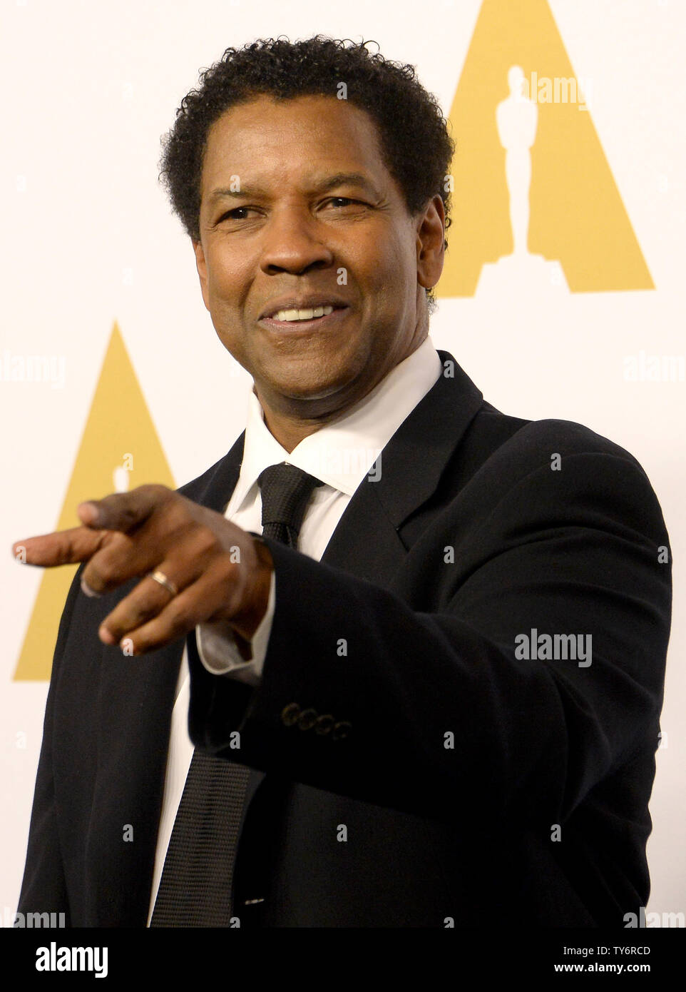 Actor Denzel Washington attends the 89th annual Academy Awards Oscar ...