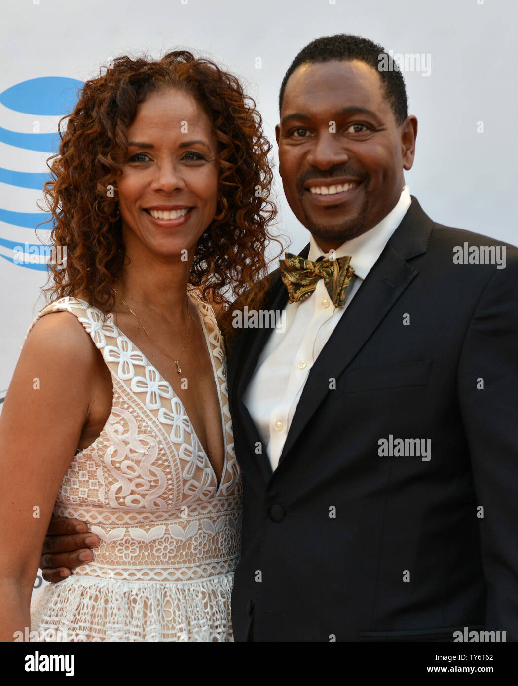 Actors Mykelti Williamson (R) and Sondra Spriggs arrive for the 48th ...