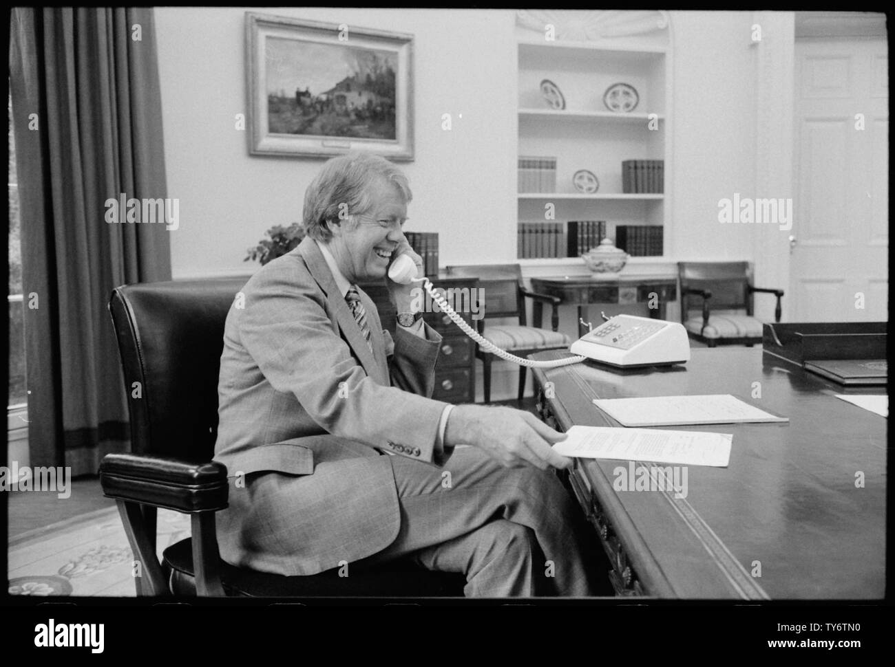 Jimmy Carter at his desk in the Oval Office Stock Photo - Alamy