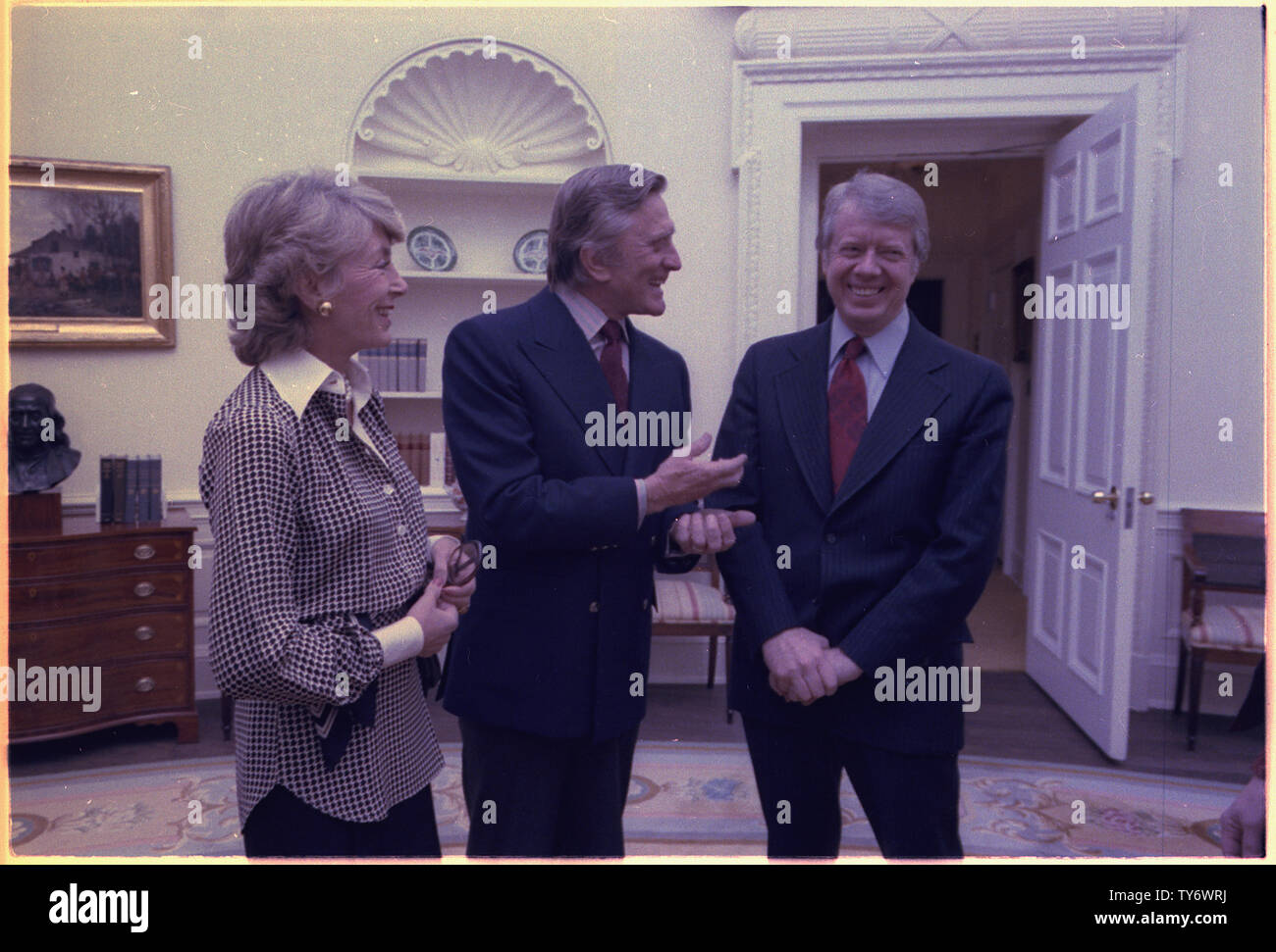 Jimmy Carter greets Kirk Douglas and Mrs. Douglas Stock Photo - Alamy