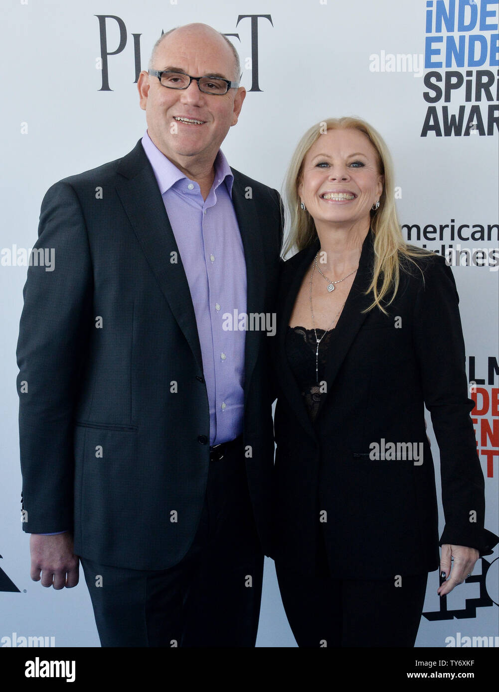 Producer Howard Barish (L) and Suzanne Barish attend the 32nd annual ...