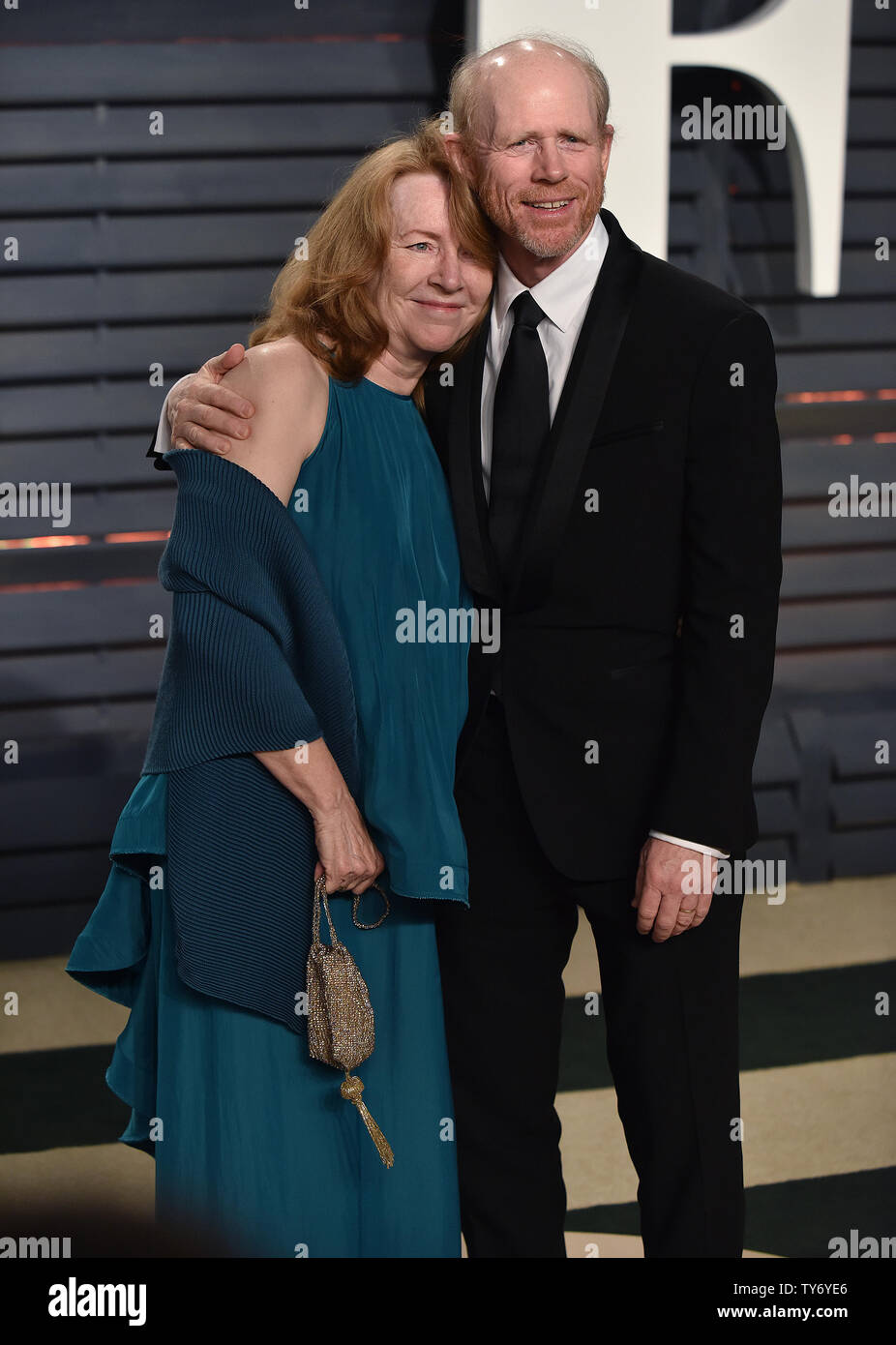 Director Ron Howard and his wife Cheryl attend the Vanity Fair Oscar ...