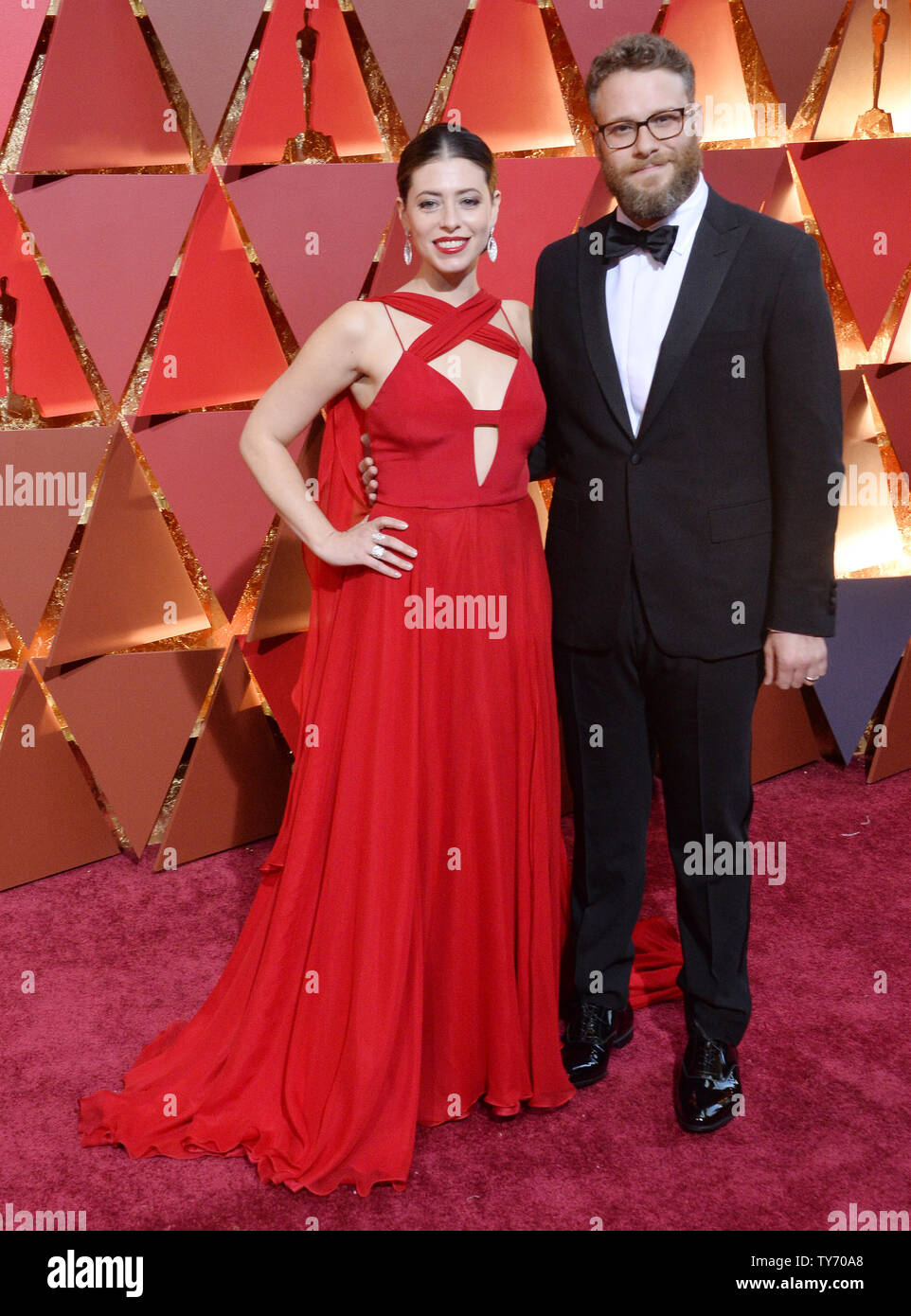 Actor Seth Rogen and Lauren Miller arrive on the red carpet for the ...