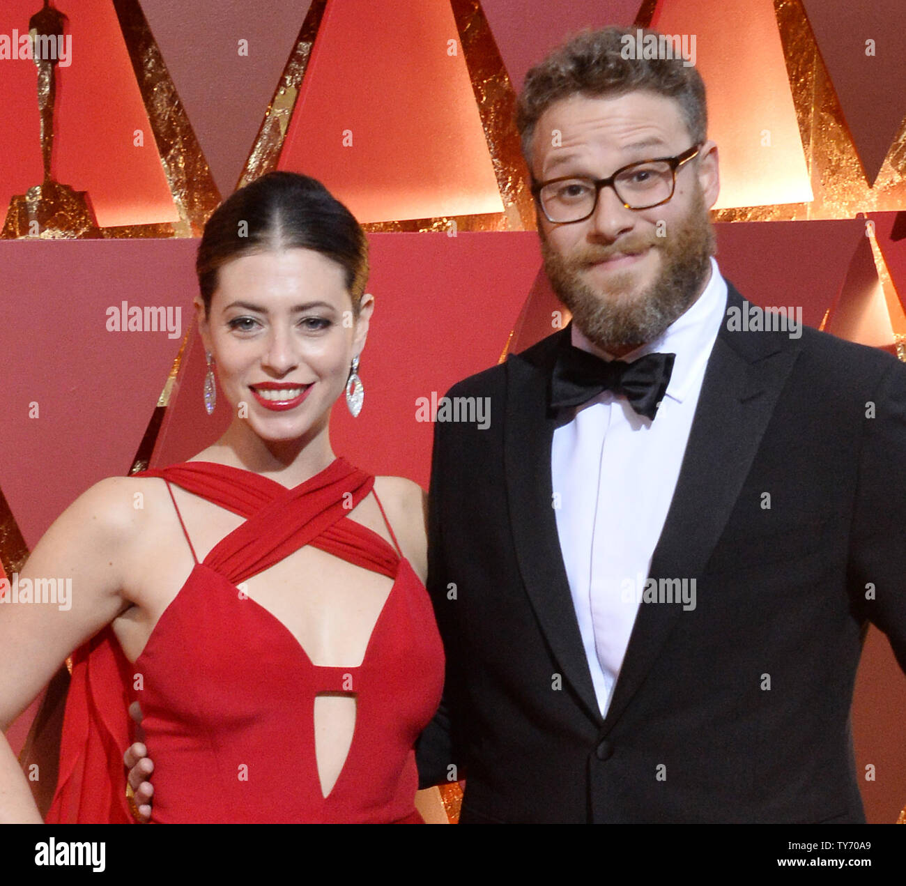 Actor Seth Rogen and Lauren Miller arrive on the red carpet for the ...