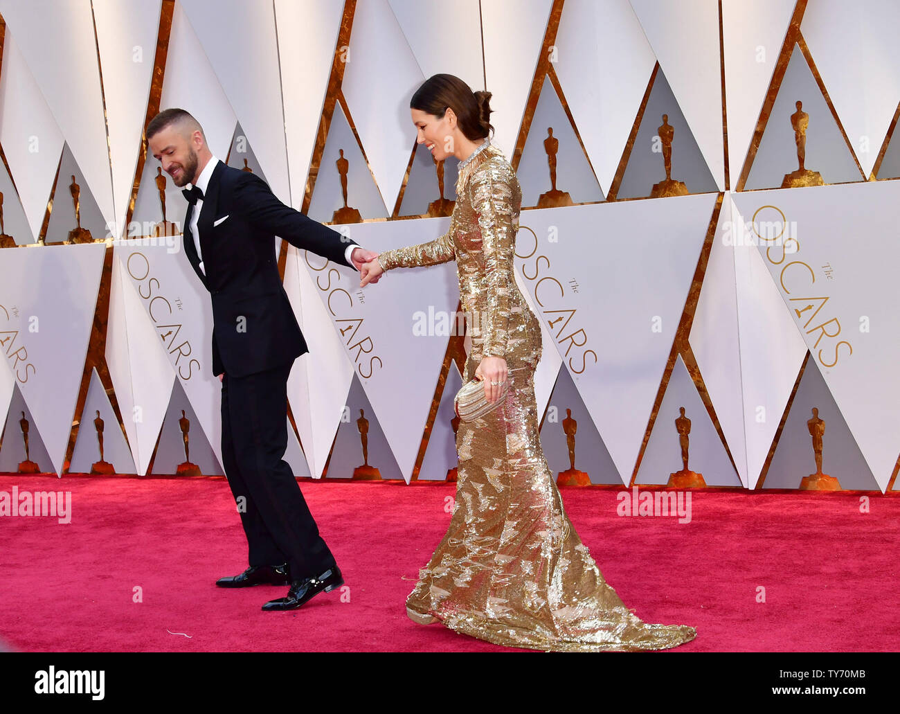 Justin Timberlake and Jessica Biel arrive on the red carpet for the ...
